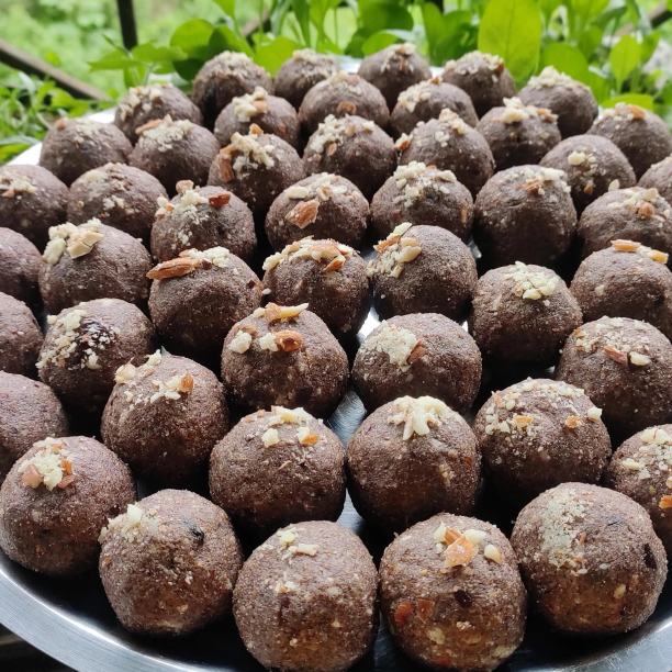Ragi Laddoos With Dates (1 Kg) - Earthpoorna
